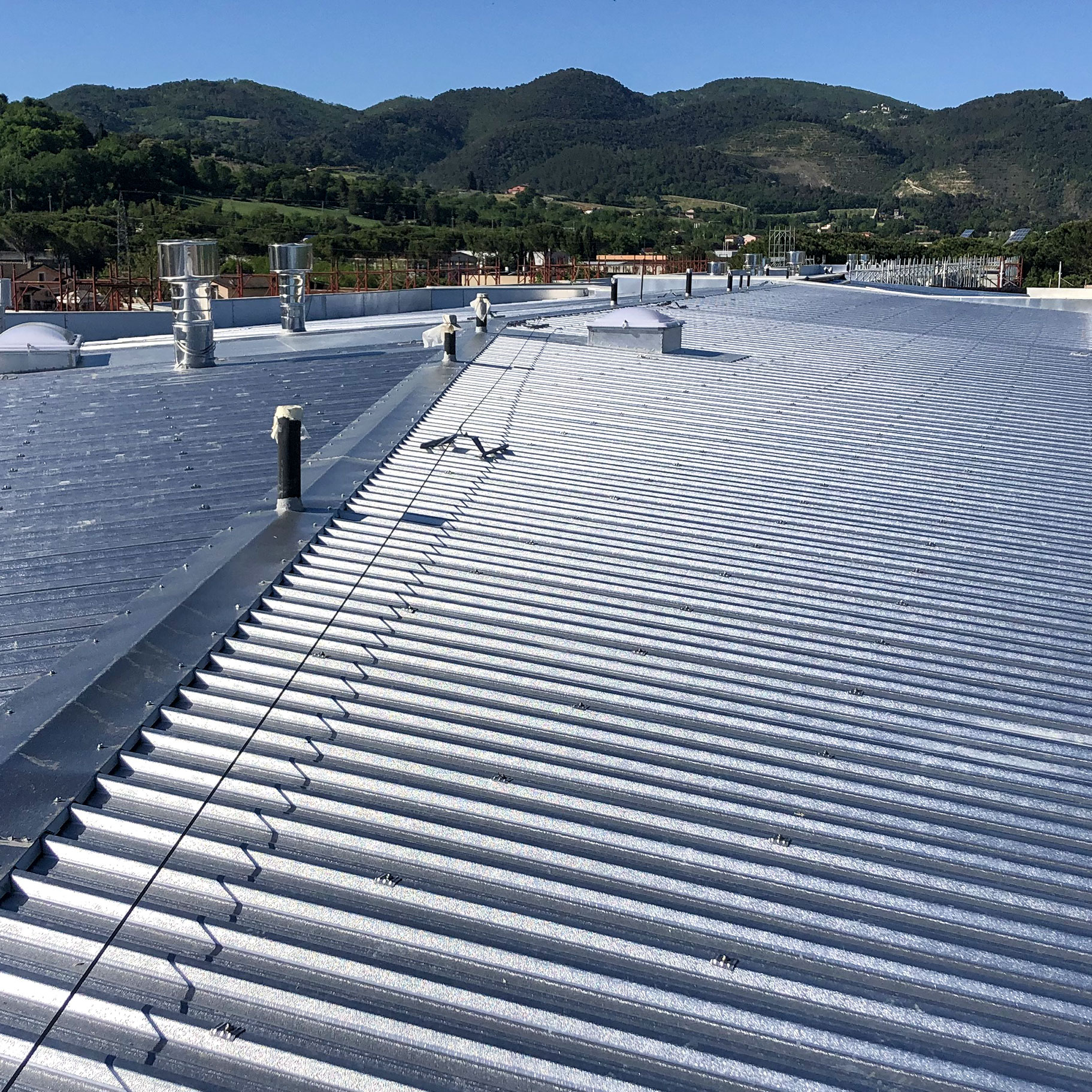 Coverpiù - Pannello isolante e microventilato BRoof T3